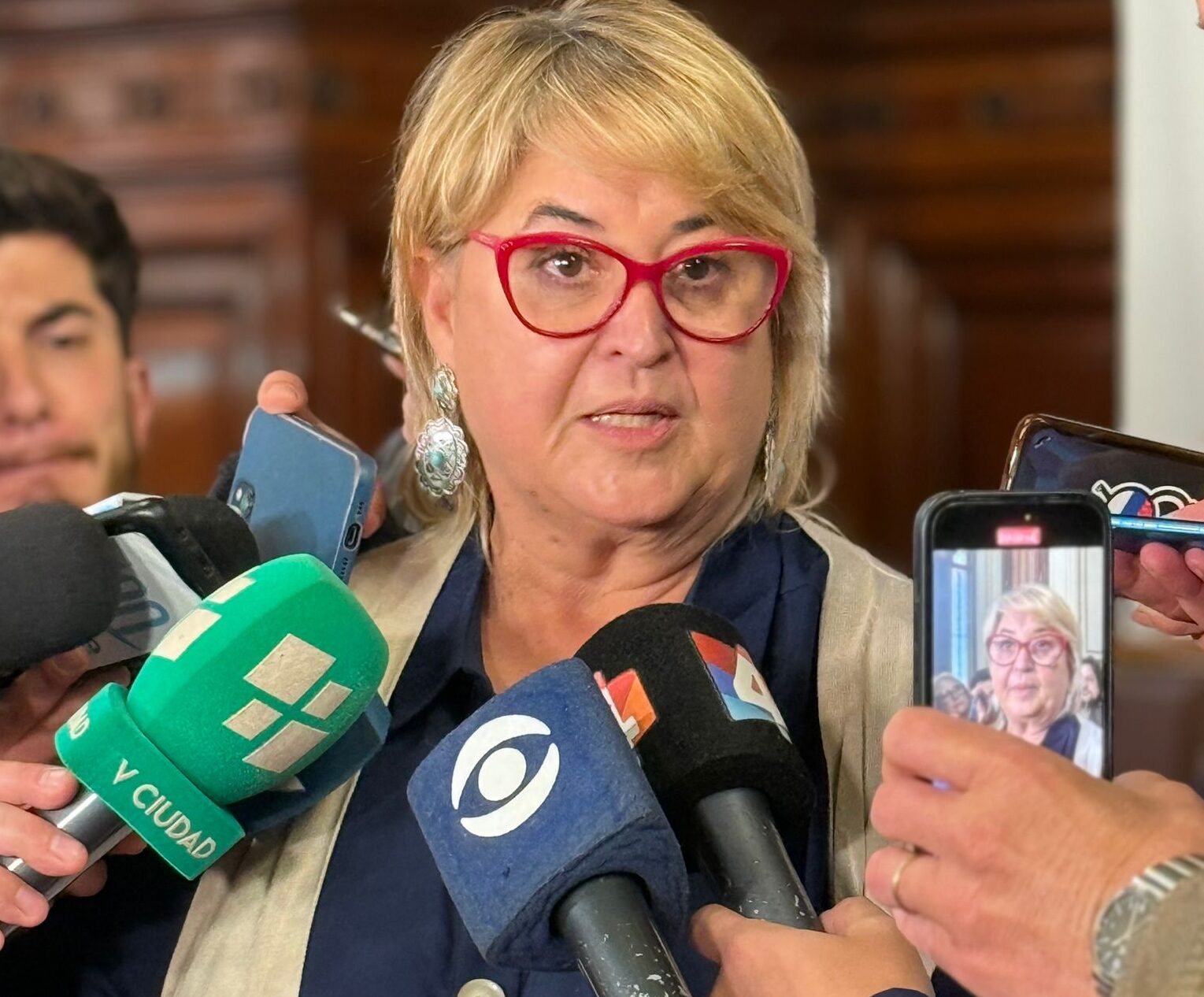 Ministra Sandra Lazo se reunió con la bancada de senadores del FA ...